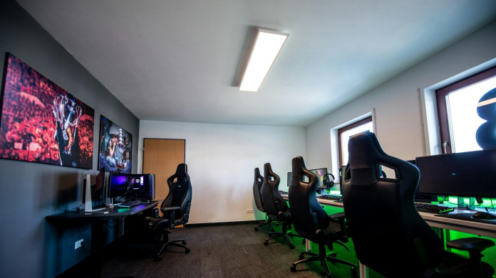 Unveiling Nadia Twitch's Mysterious Height - Oli And Alex