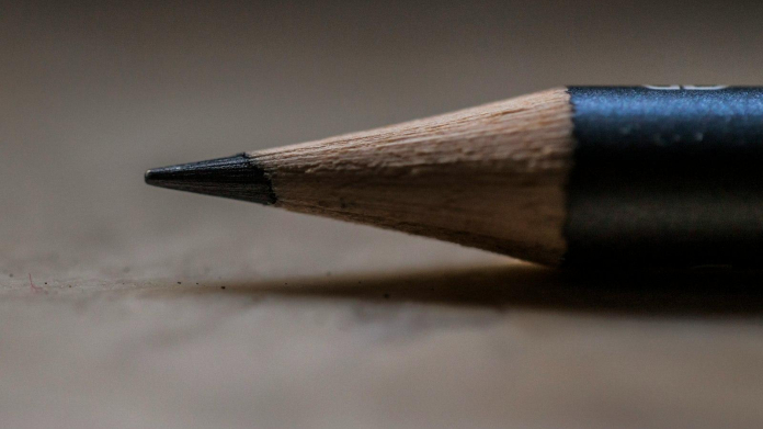 Step-by-Step Guide to Applying Pencil Eyeliner - Oli And Alex